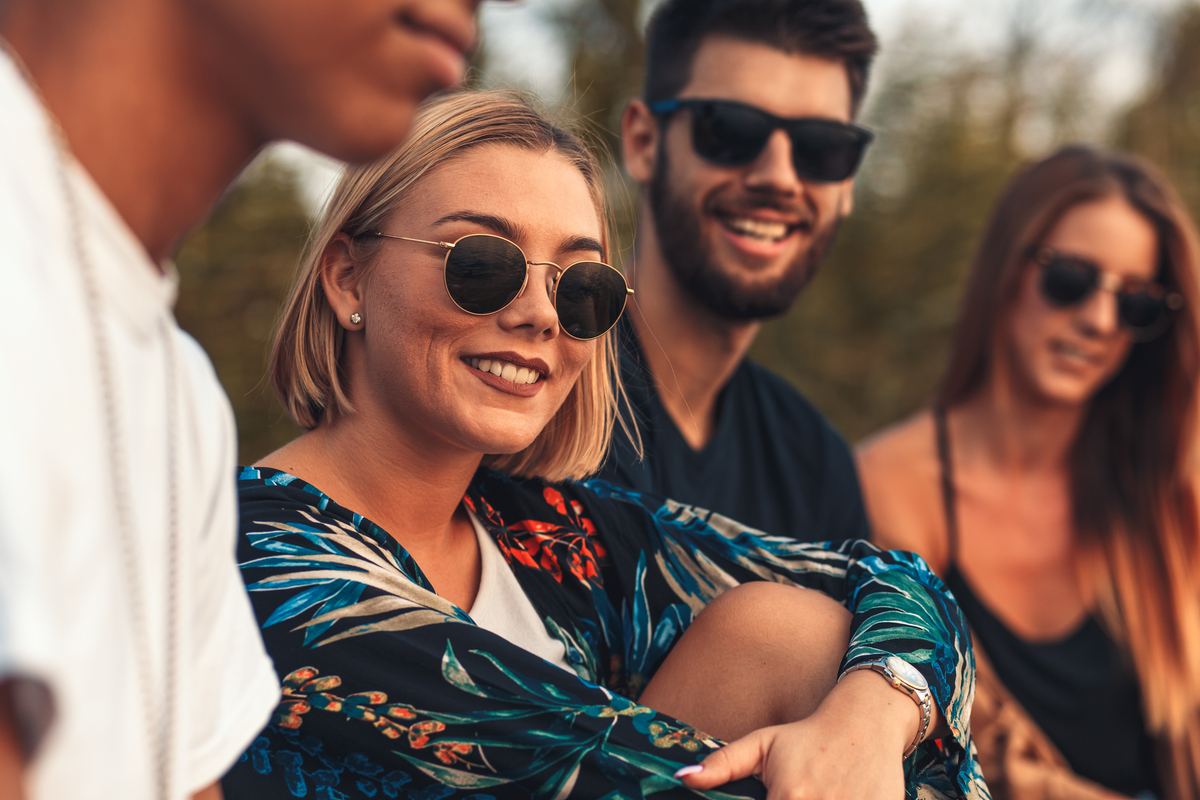 How Long Do I Need to Wear Dark Glasses Outside After Cataract Surgery ...